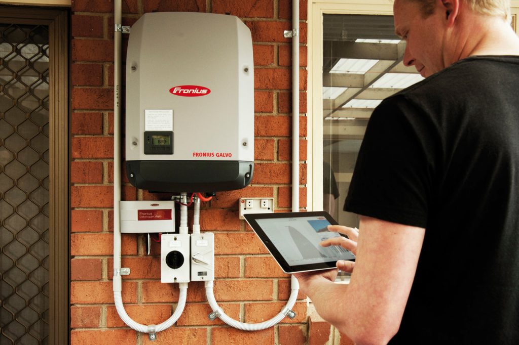 Inversor Solar - Casa e Mercado